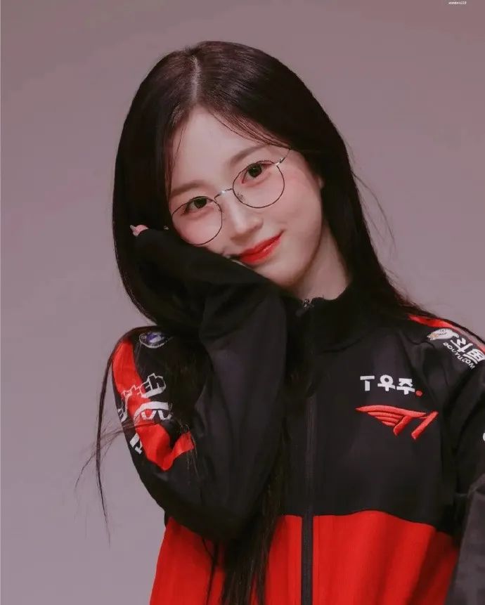 韩国超人气女团队长Cos Faker，网友彻底沦陷了！|Faker|韩国|T1_新浪新闻