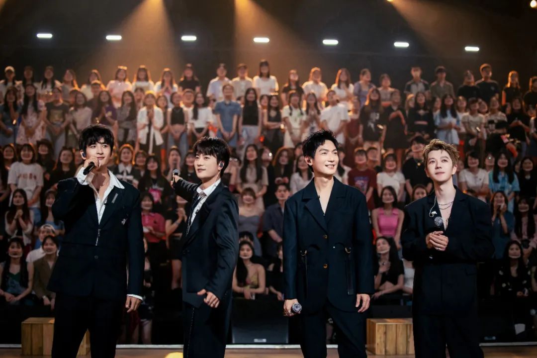 0713再就业男团“出道”一周年，红到什么水平了？