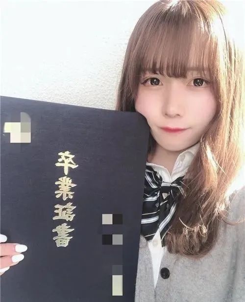 日本小姐姐分享毕业照，撩得全网男生小鹿乱撞！万万没想到他卸完妆后…