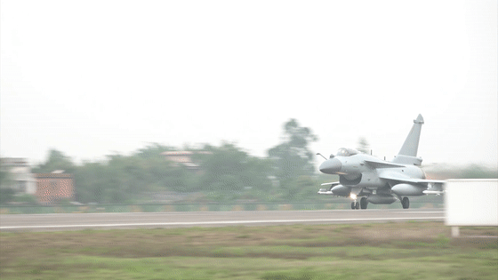 轰6K、歼10C、歼15、歼16等战鹰亮剑演习|歼15|歼10C|亮剑_新浪新闻