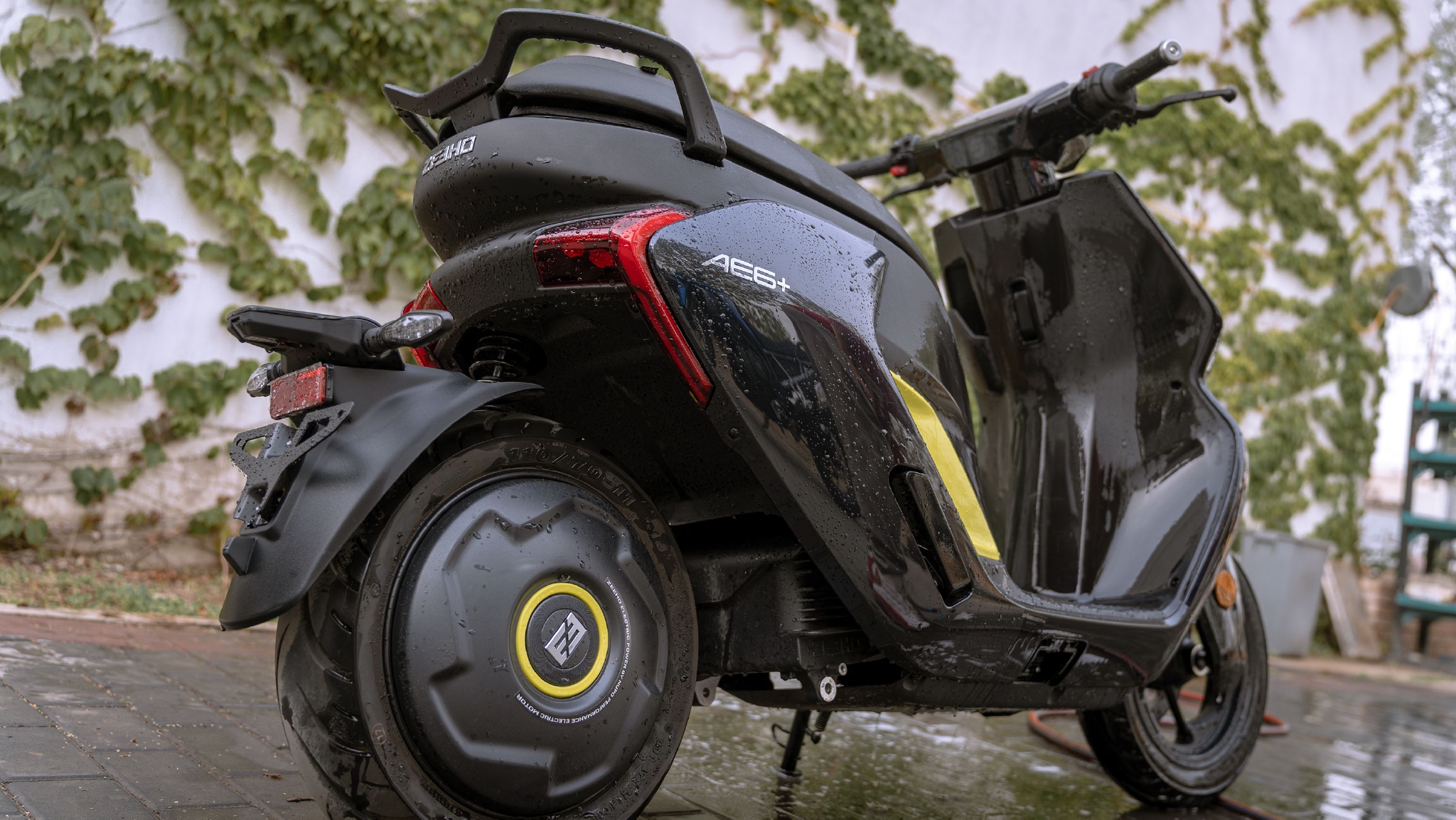 2月份的时候，去杭州试驾了极核AE6，最近骑了一段时间……-新浪汽车