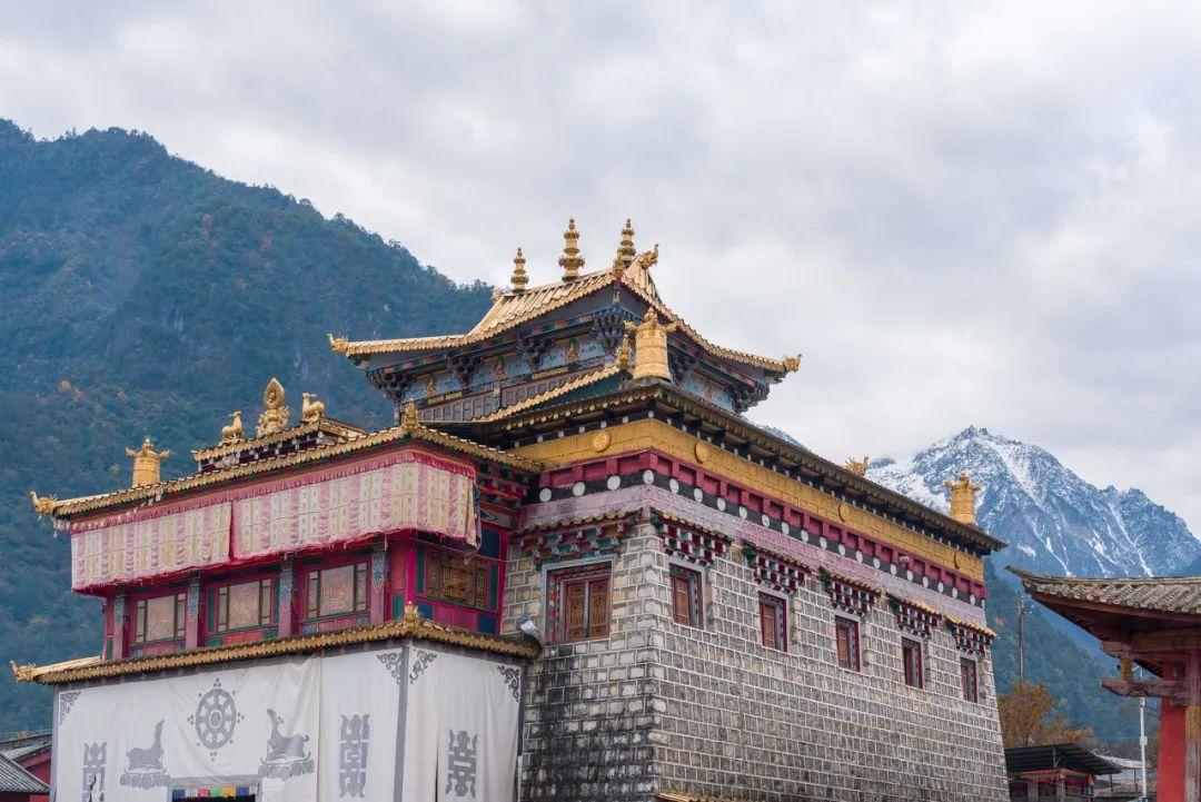 中国“最虐”的天路！耗资70亿，一眼天堂，一眼地狱