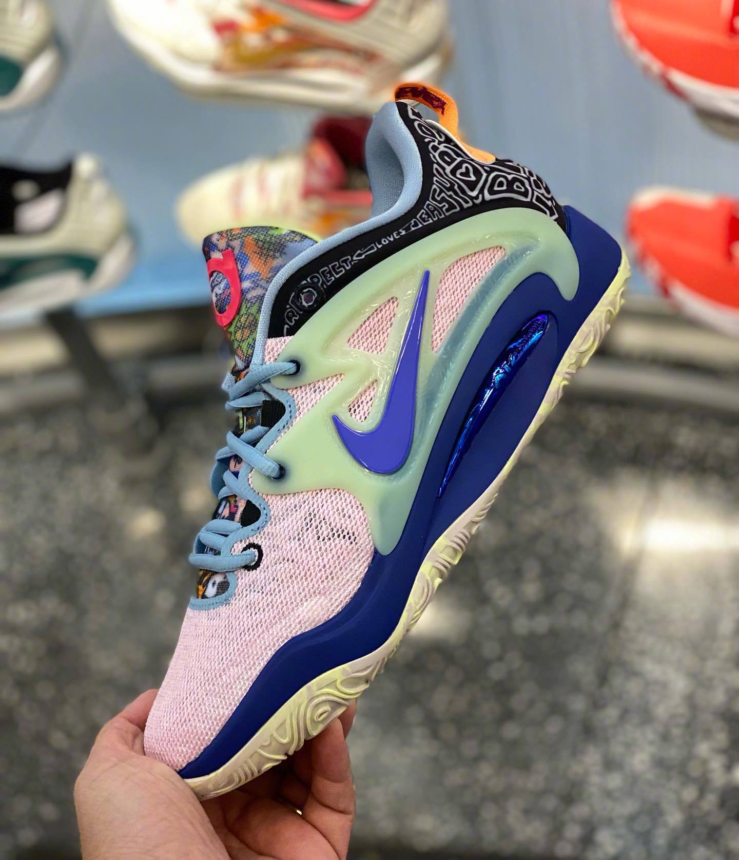 Nike KD 15 "What The"实物近赏，在KD16曝光之前……|实物|曝光_新浪新闻
