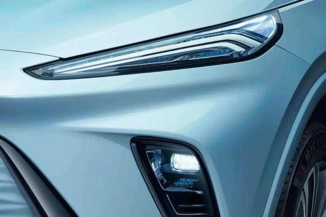 高颜值SUV，轴距2954mm，大空间5座，后排可翘二郎腿，家用香？-新浪汽车