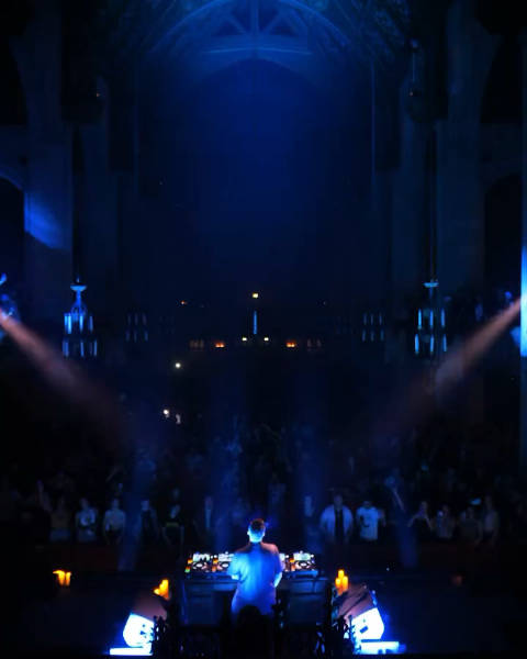 茶米Tchami最新教堂演出现场来了！|TCHAMI|人和_新浪新闻