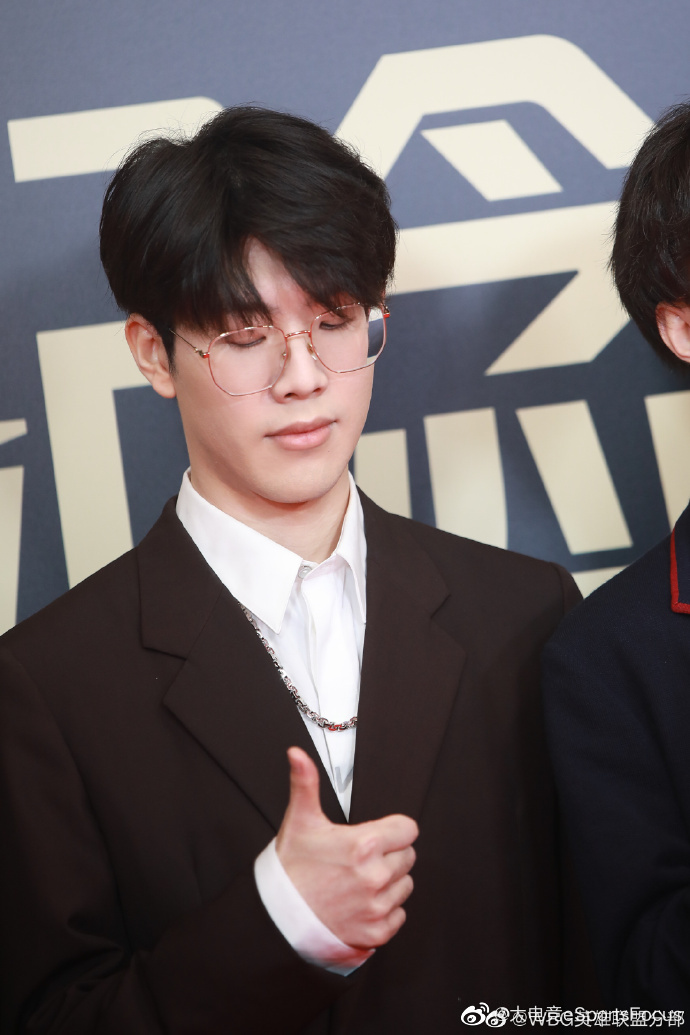 分享现场返图 十大选手TheShy 踏足巅峰，守其初心，独旷世以秀群