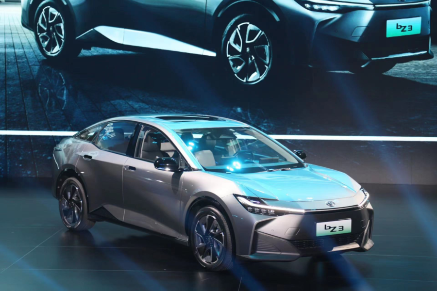 新车|丰田全球首款纯电轿车bZ3上市，16.98万起售|丰田|轿车|15-20万_新浪新闻