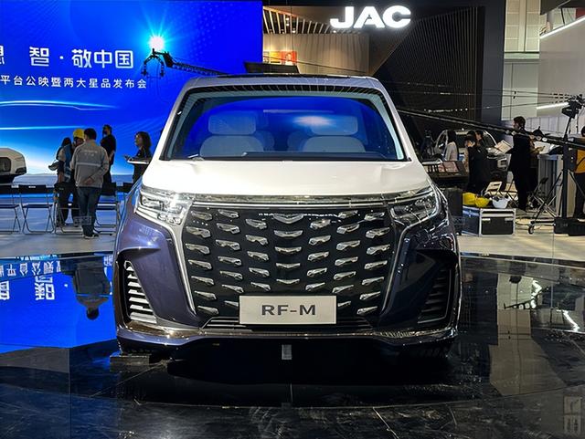 江淮瑞风RF-M实拍 定位宜家宜商中大型MPV-新浪汽车