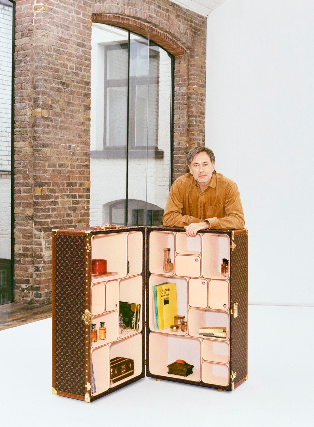 Louis Vuitton 推出由Marc Newson设计的Cabinet of……|Louis Vuitton|LV_新浪新闻