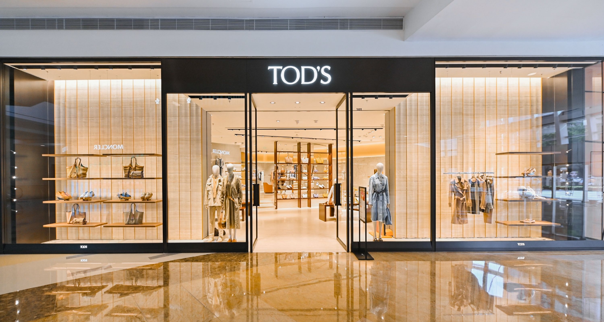 TOD’S “Italian Party意式派对” 春夏限时展开幕……|万象城|意式|陈伟才_新浪新闻