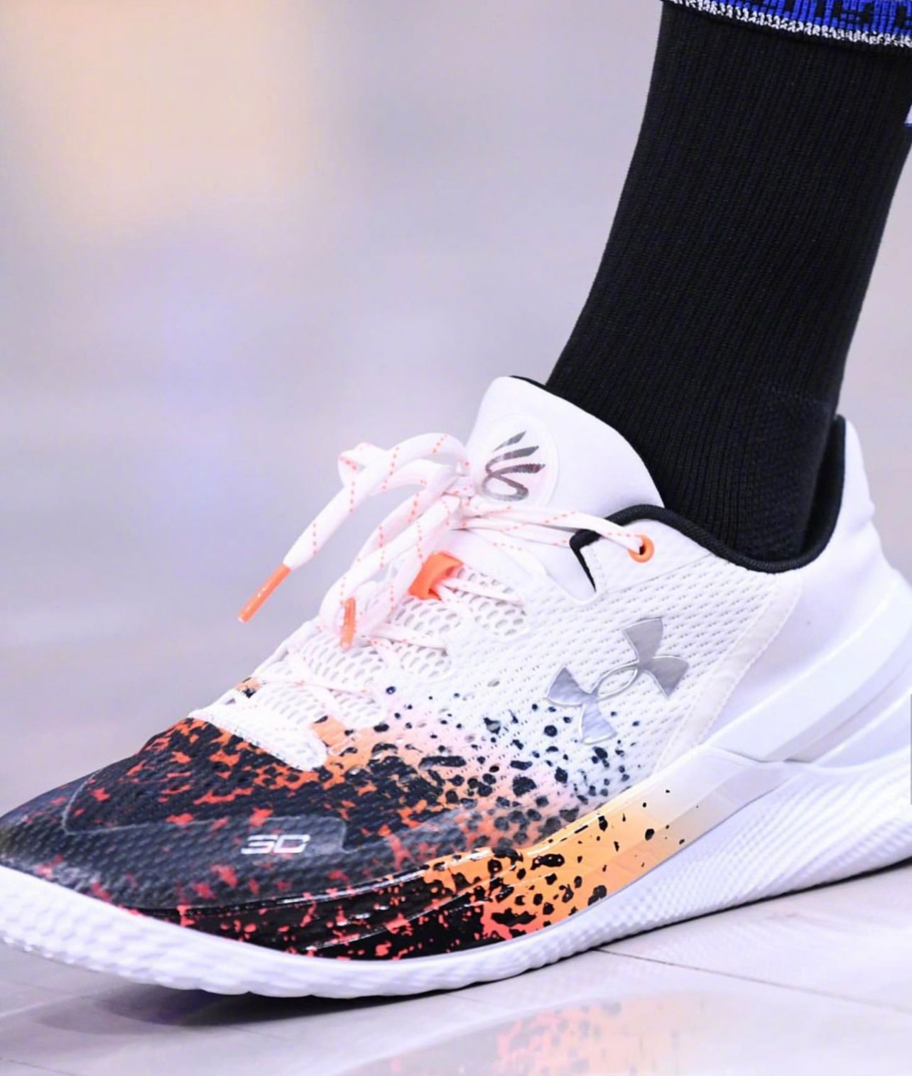 季后赛首轮第三场上脚～ 库里 Under Armour Curry 2 Flowtro……|季后赛|斯蒂芬·库里_新浪新闻