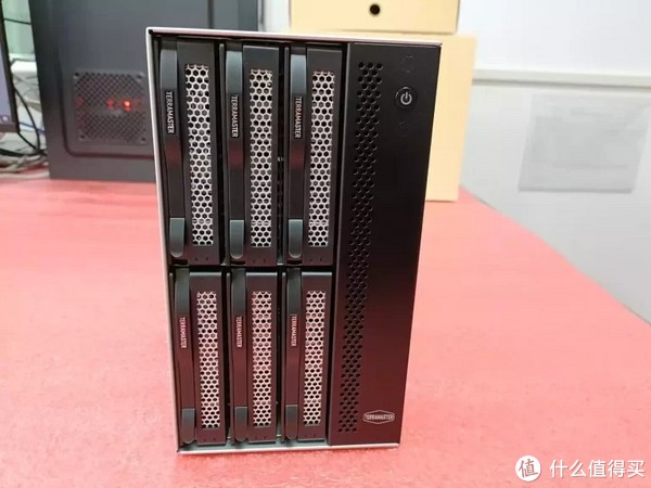 铁威马terramaster T6-423 NAS 6盘位工业风NAS开箱__财经头条