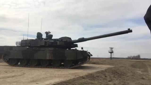 波兰陆军装备的韩国K2GF主战坦克和土耳其“阿尔泰”主战坦克展示……|波兰陆军|主战坦克|阿尔泰_新浪新闻