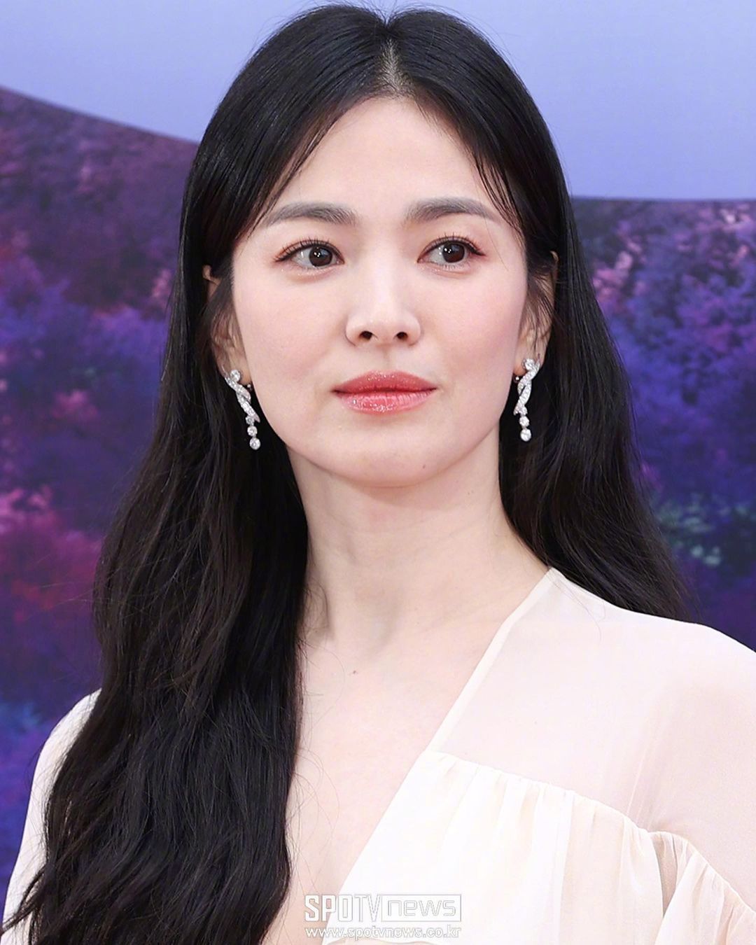 恭喜宋慧乔凭借《黑暗荣耀》获得百想视后！|宋慧乔|黑暗荣耀|乔妹_新浪新闻