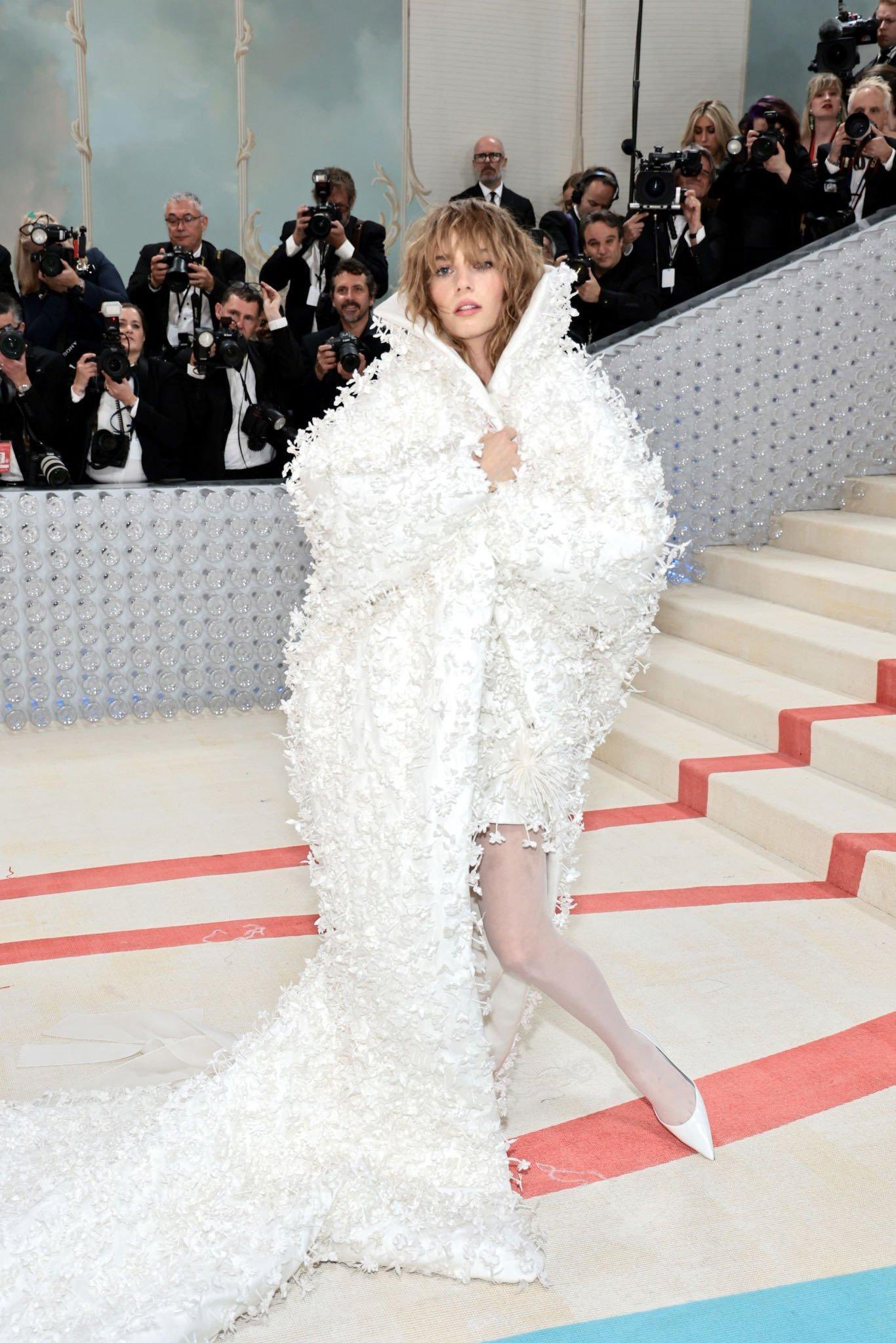 星造型｜玛雅霍克Maya Hawke出席Met Gala，美出新高度！|造型|高度|玛雅霍克_新浪新闻