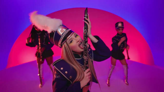 SLAY了吗？麻辣鸡Nicki Minaj助阵Kim……_新浪新闻