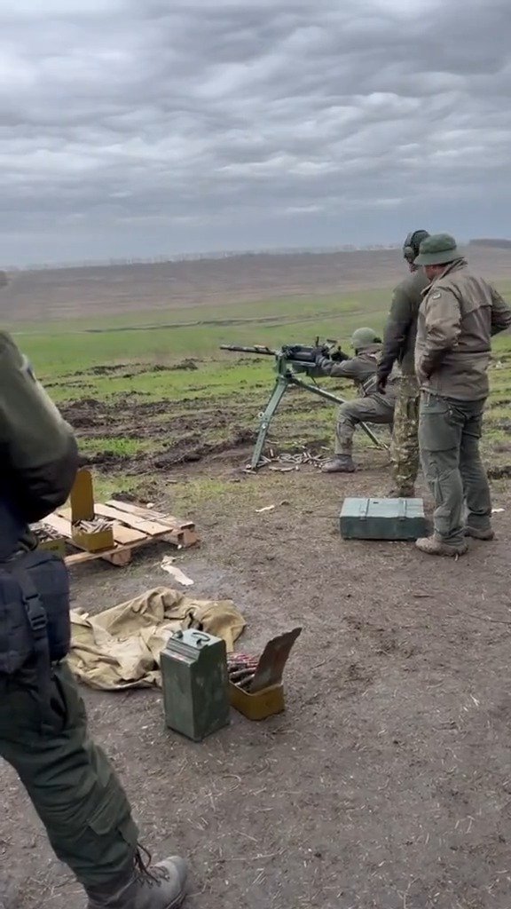 “这种14.5毫米口径的KPV重机枪你把握不住……”|KPV重机枪_新浪新闻