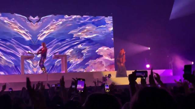 澳洲DJ兼制作人Flume 10年职业生涯庆典现场！|体育馆_新浪新闻