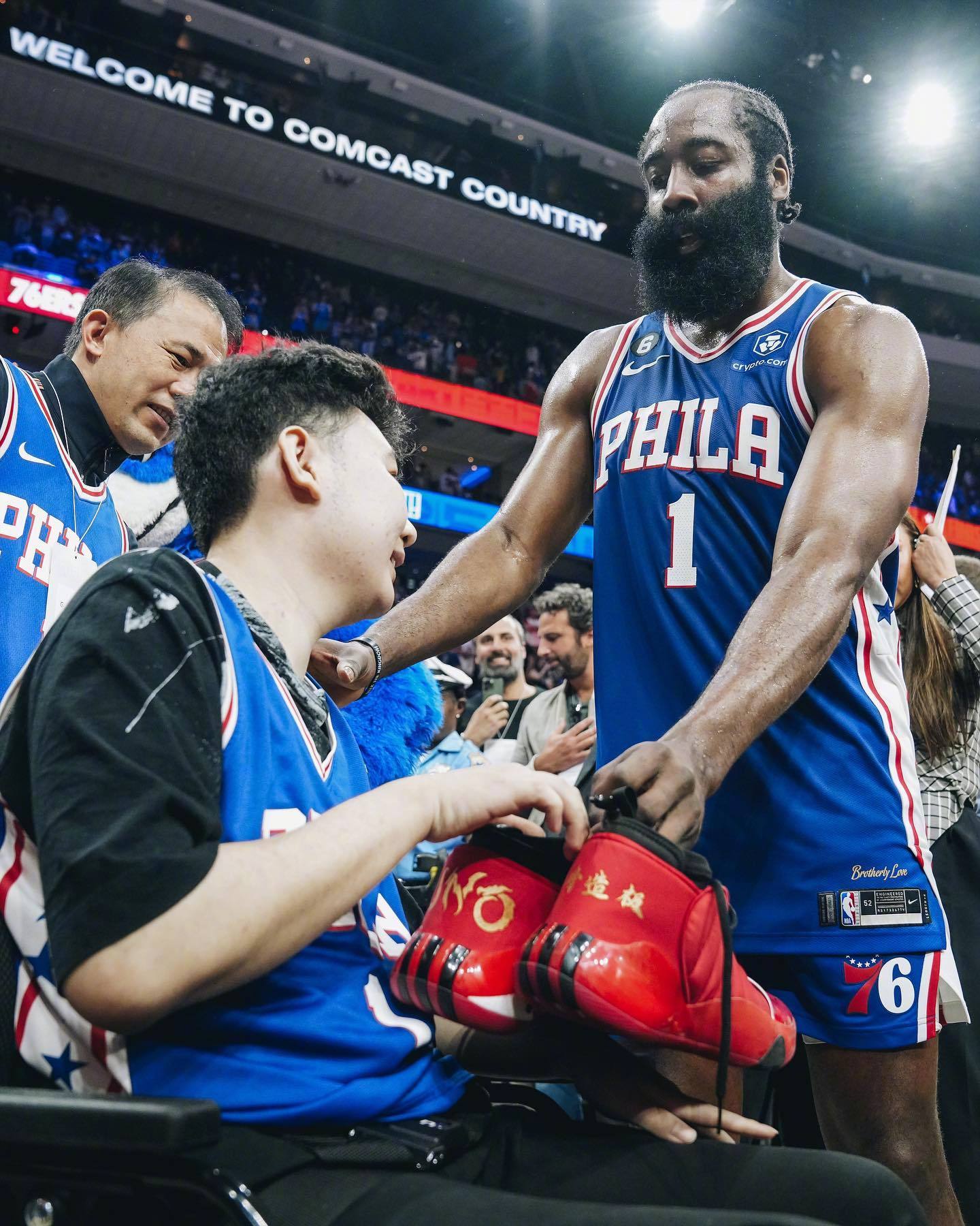 哈登赛后写道：John Hao，我的幸运符……|詹姆斯·哈登_新浪新闻