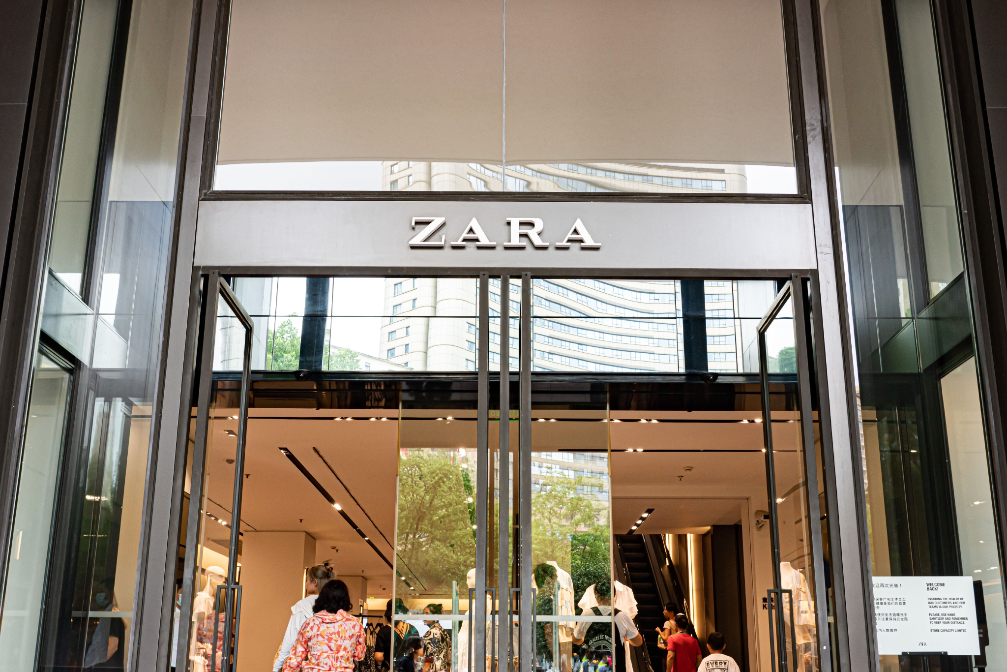 Zara母公司回应“试衣间走光”风波：已反馈相关团队，以便采取措施|Zara|Inditex|试衣间走光_新浪时尚_新浪网