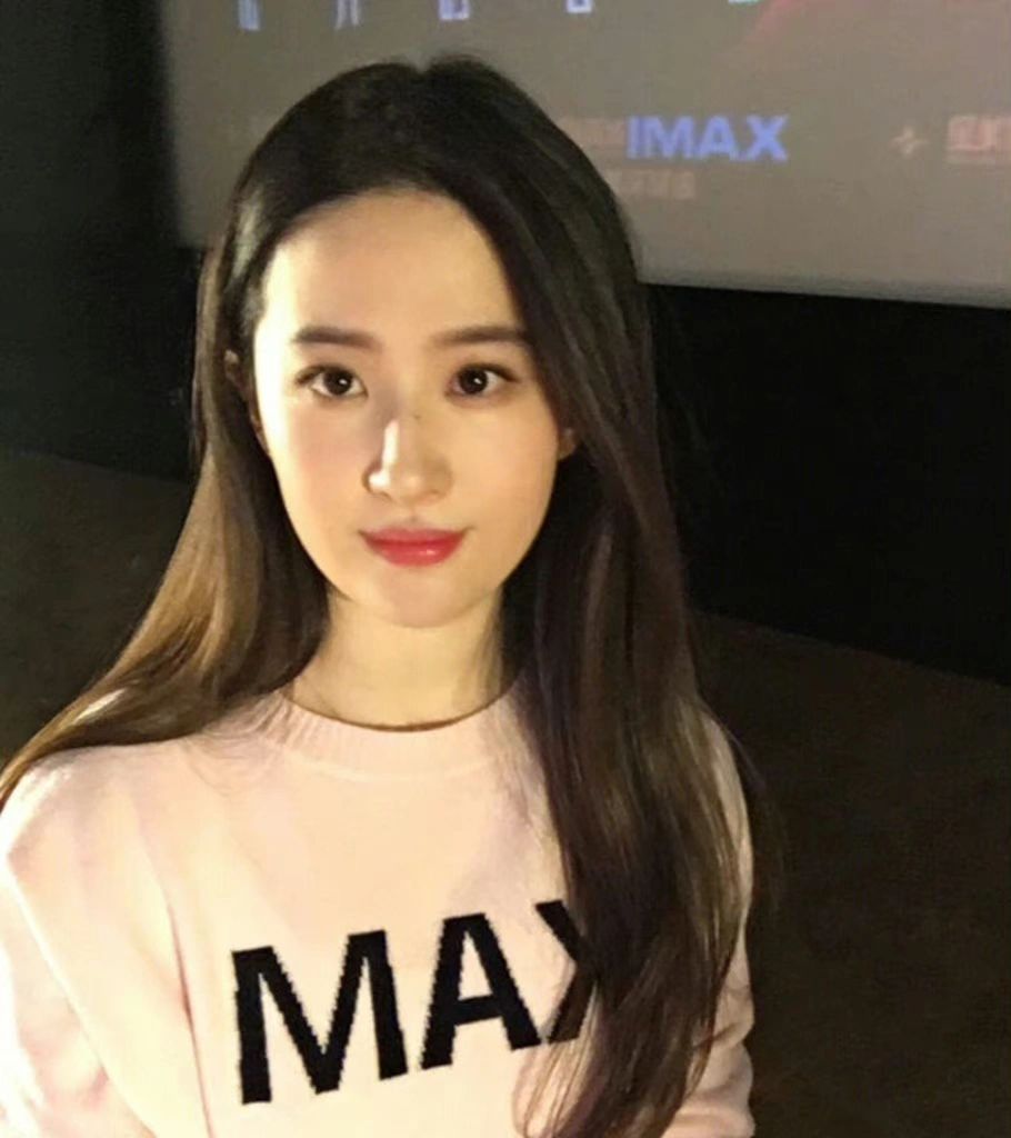 刘亦菲生活照|生活照|刘亦菲_新浪新闻