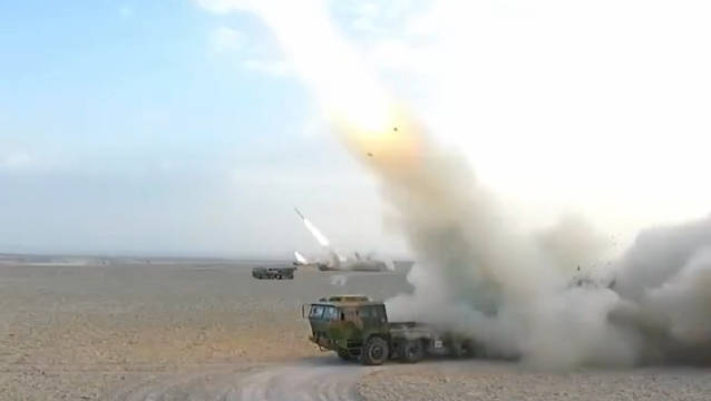 PHL-191型“箱式”远程火箭炮，代名词“远火洗地”！_新浪新闻