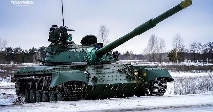 俄乌战争中的T-64BV坦克表现如何？乌克兰手中的穷人版型号T-64|乌克兰|俄军|战争_新浪新闻