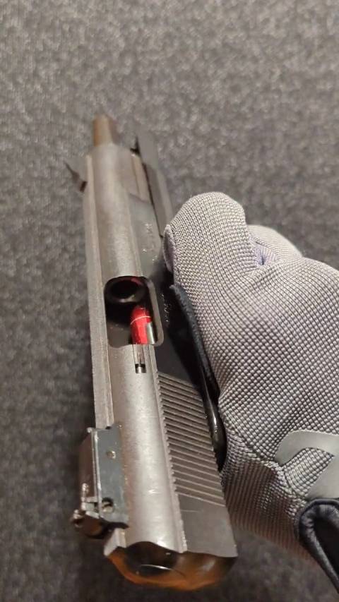 外贸出口的北方工业77B式手枪单手上膛功能展示_新浪新闻