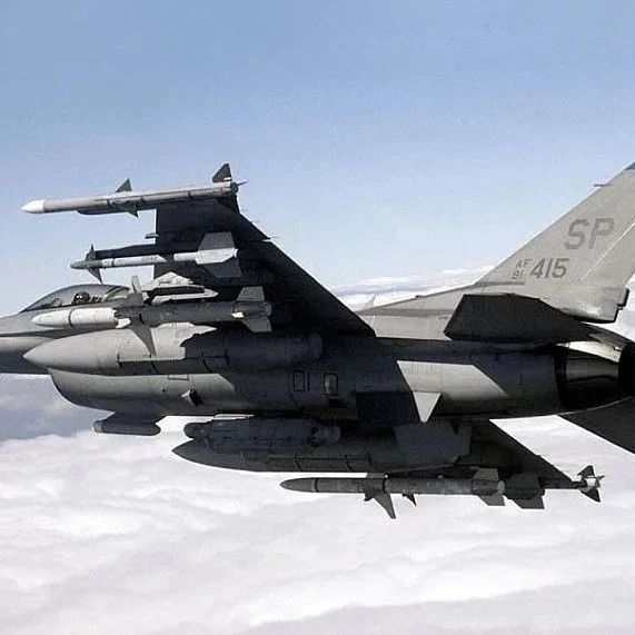 美国态度180度大转变，美制F-16将抵达乌克兰战场，中方选择很正确|F-16|乌克兰|俄罗斯_新浪新闻