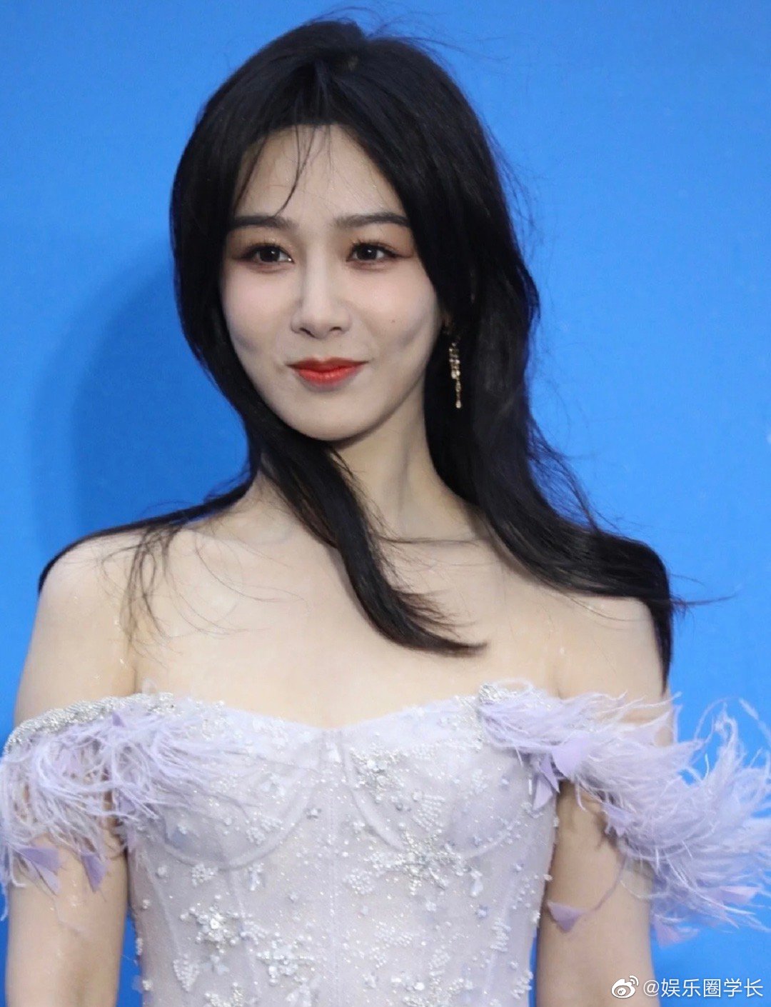 杨紫昨天活动生图，状态也太好了吧！