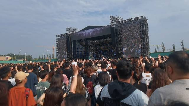 capper近期最后一场音乐节，全体大合唱《雪distance》..|capper|雪distance_新浪新闻