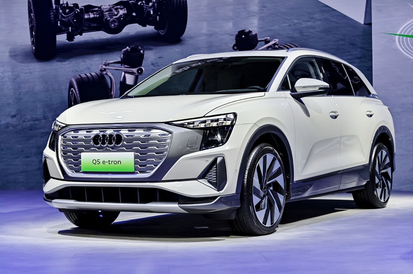 好钢用在刀刃上，豪华中大型纯电SUV，Q5etron配电动quattro-新浪汽车