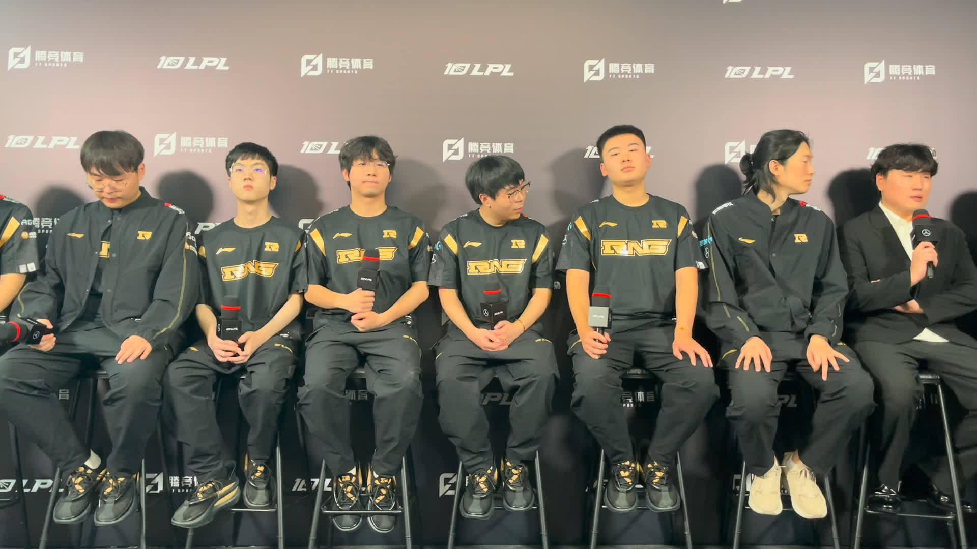 RNG赛后群访|rng|教练_新浪新闻