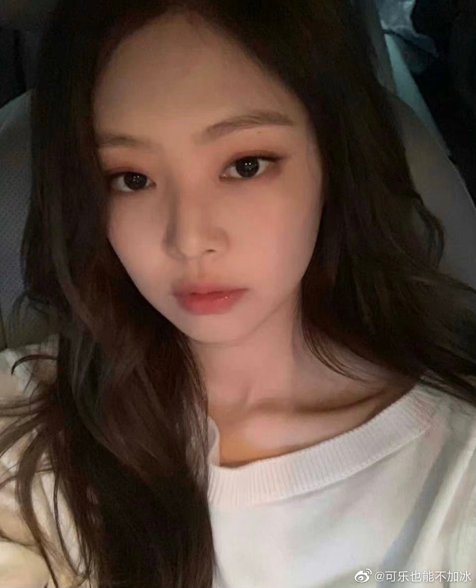 Jennie因为身体状况不好无法参加演唱会试音……|Jennie|演唱会|JENNIE_新浪新闻
