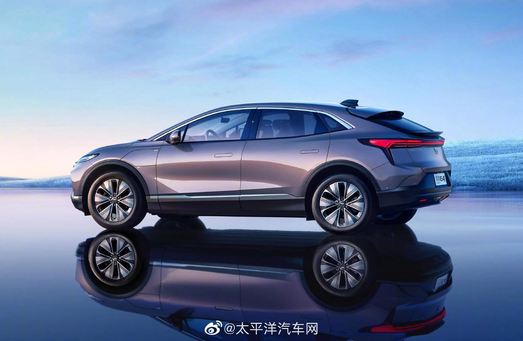 别克E4官图发布，溜背车身，仍然是那块30英寸6k屏！-新浪汽车