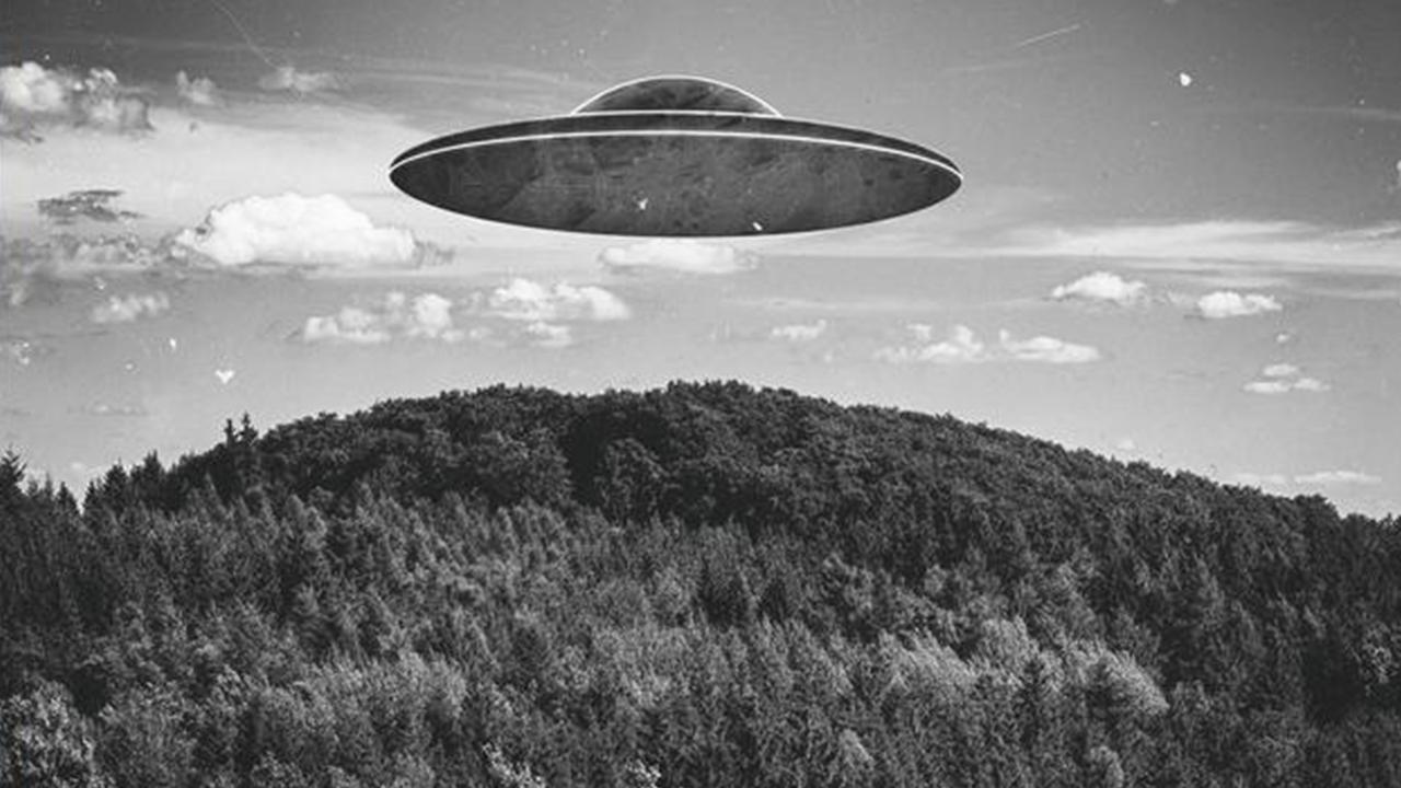 “美国调查人员给我讲了个离奇故事：他曾进入坠毁的UFO，遇到时空扭曲，待几分钟相当于4小时”_新浪新闻