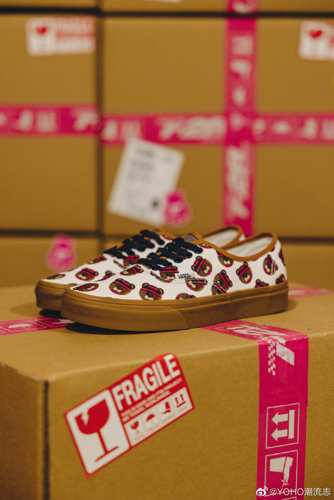 由 Badmarket 及 Fa2lo 共同开发的创意衍生品牌 F2B……|衍生|灯塔|淮海_新浪新闻