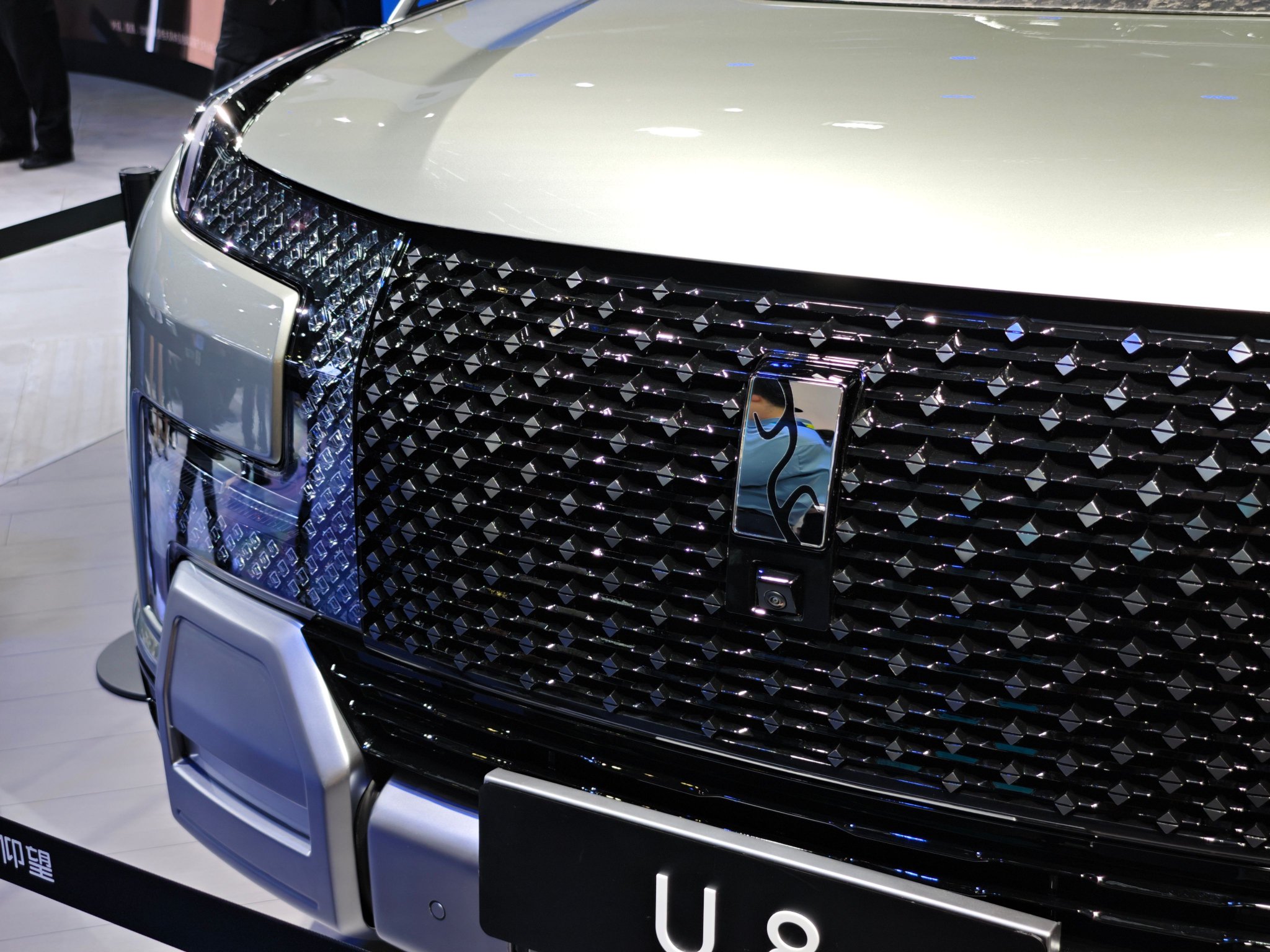 第一次看仰望 U8 实车，兄弟们真的太帅了-新浪汽车