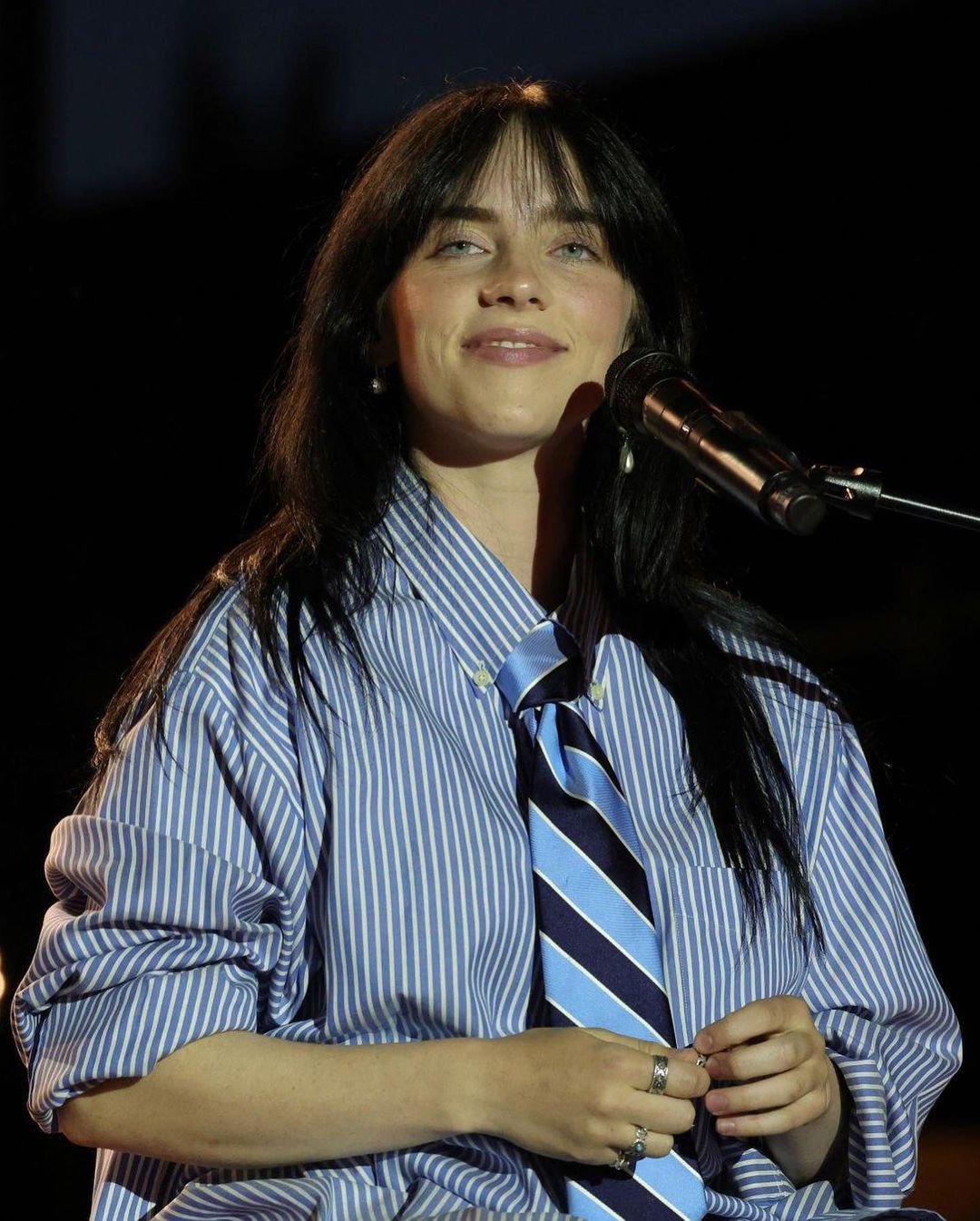 比莉Billie Eilish今晚在法国巴黎GlblCtzn s……|比莉_新浪新闻