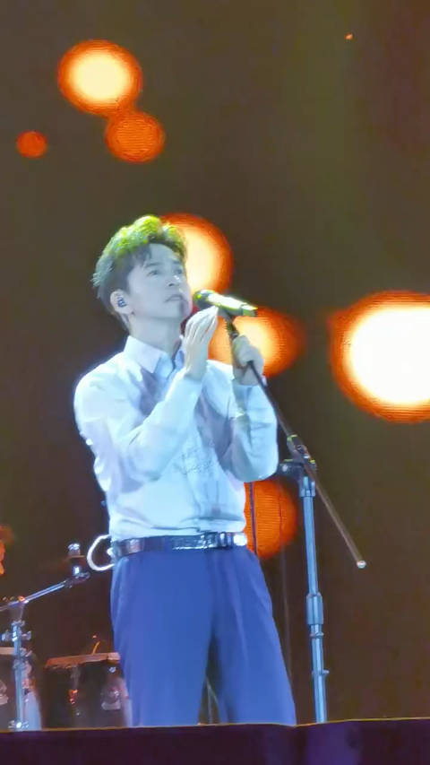 李健斑马音乐节《夜晚眺望金桥》Live现场……|李健|Live|夜晚眺望金桥_新浪新闻