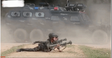 那就是解放军首款一次性火箭筒：用完就扔的PF89式80毫米火箭筒