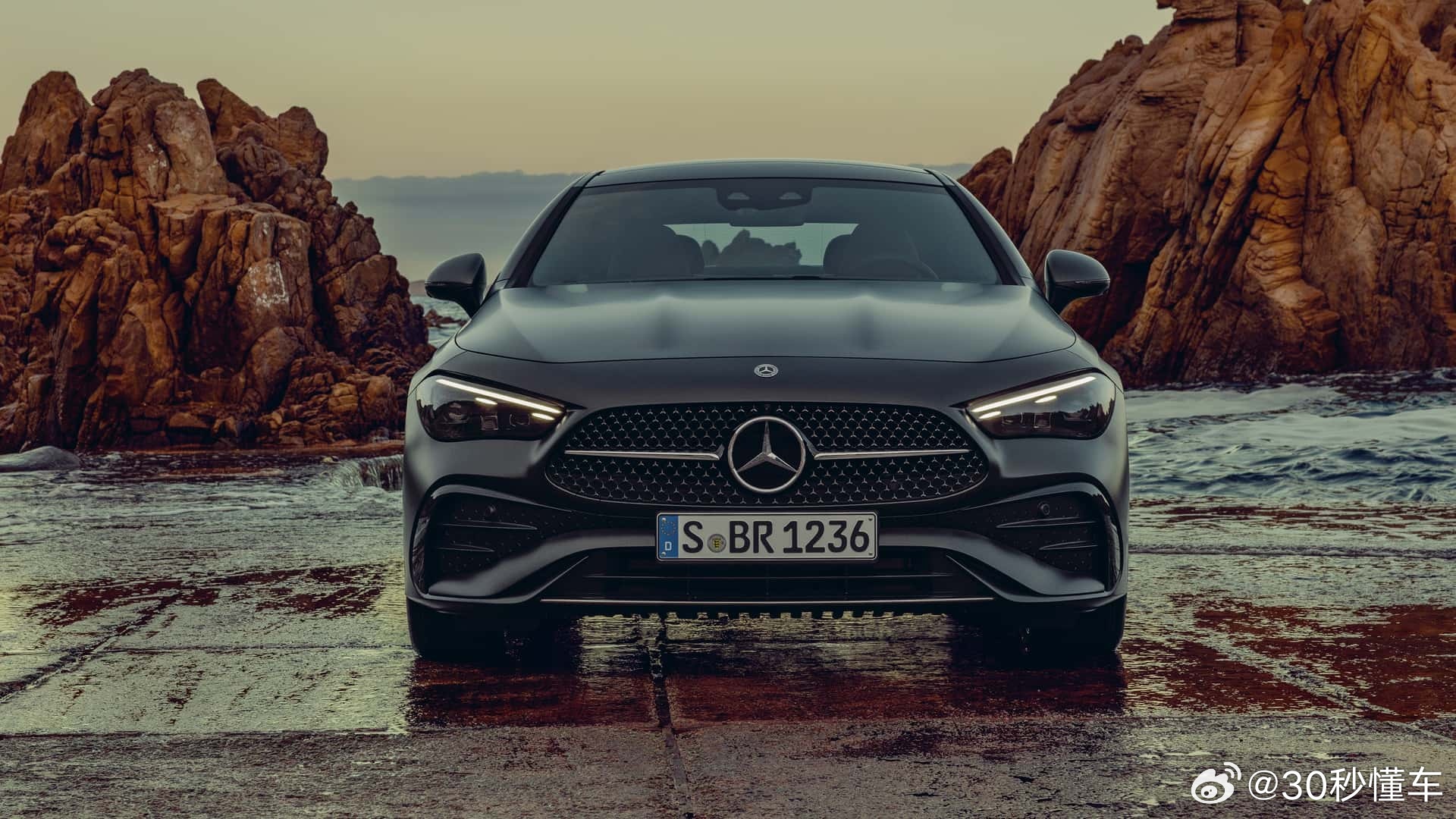 近日，梅赛德斯·奔驰发布了CLE Coupe和CLE Cabriolet的官图……-新浪汽车