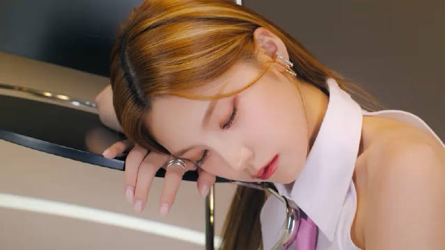 ITZY发布新专辑预告结果只有两个人……|ITZY|新专辑_新浪新闻