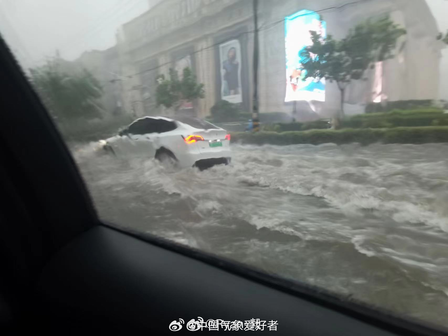 环球港，真的成了港！来自|上海市|暴雨_新浪新闻