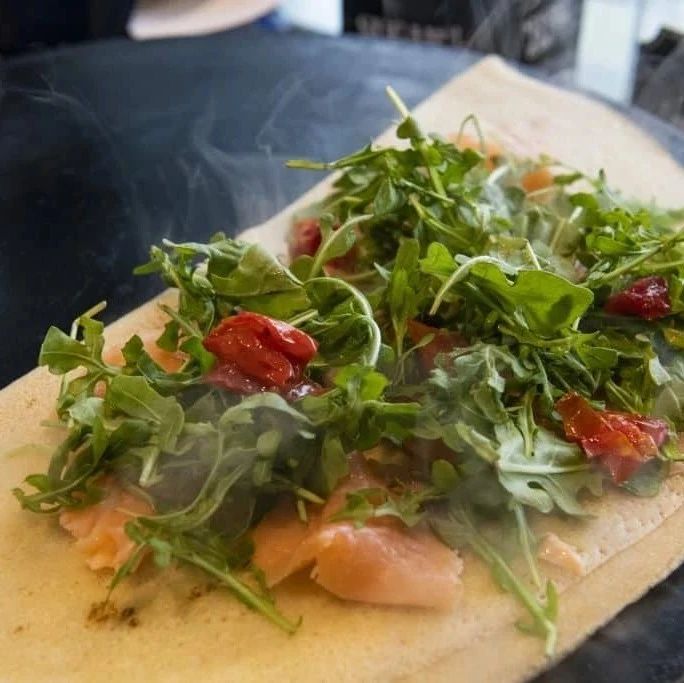 巴黎贫民窟长大的女佣靠卖煎饼变亿万富翁，太励志！|煎饼|法国|巴黎_新浪新闻