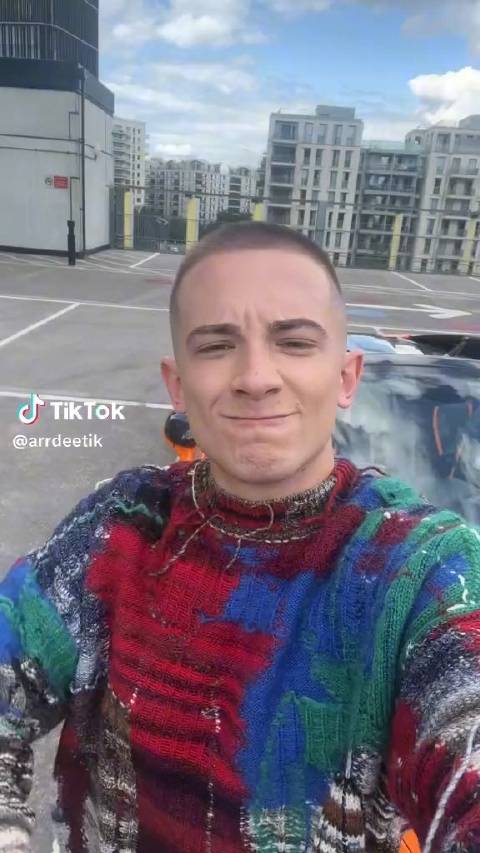 英国嘻哈男歌手ArrDee联手Bugzy Malone新单One Direction预告……|嘻哈_新浪新闻