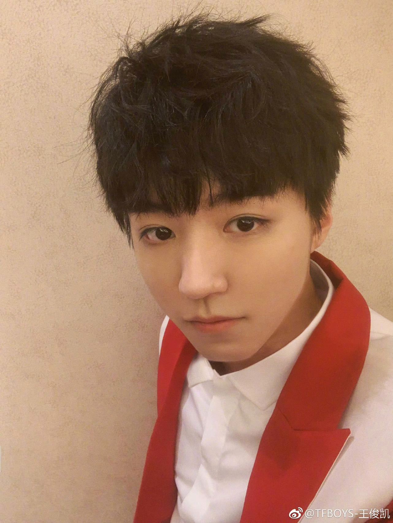 回顾过去互相陪伴走过的十年成长之路……|TFBOYS|记忆_新浪新闻