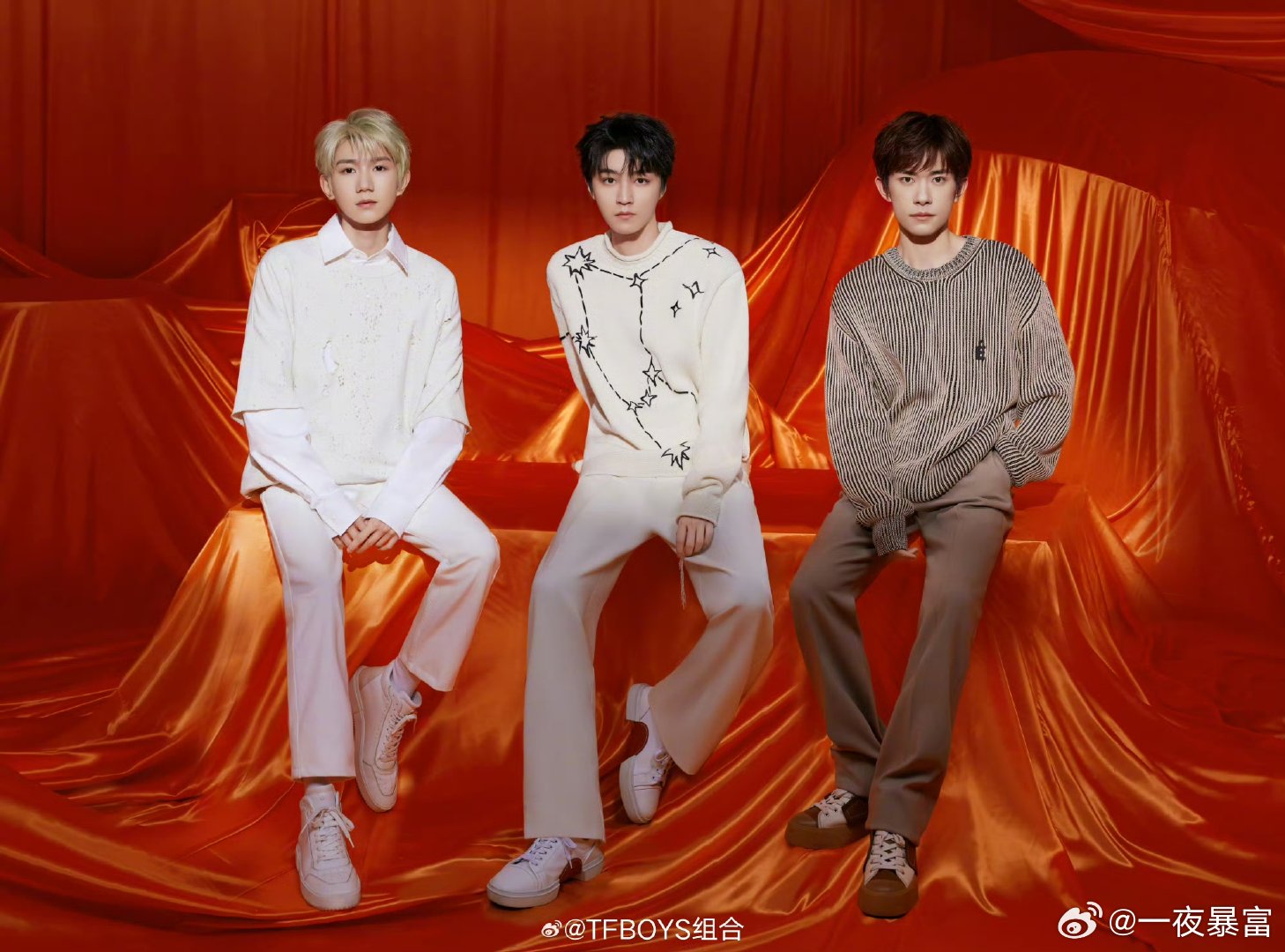 TFBOYS 彩排唱了青春修炼手册，青春修炼手册还跳舞了_新浪新闻