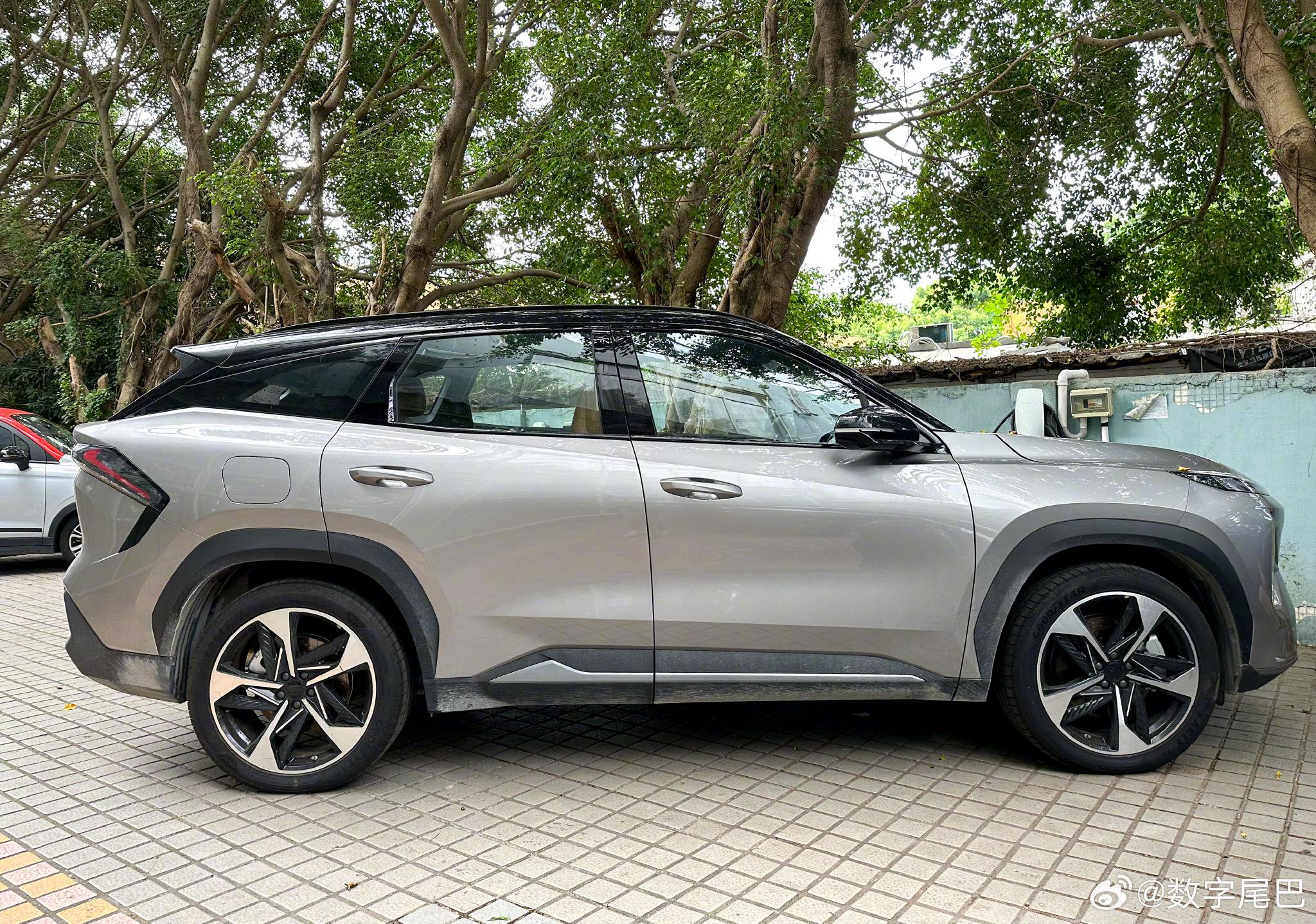 试试新来的银河 L7，没想到才 13 万多..-新浪汽车