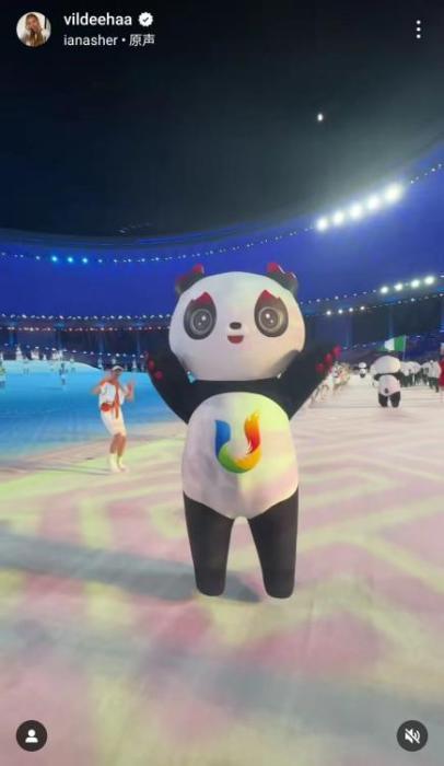 感受中国魅力，体育增进友谊：世界青年在成都定格美好记忆丨世界观|成都大运会_新浪财经_新浪网